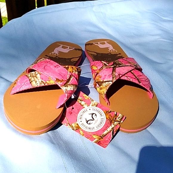 Realtree | Shoes | Nwt Womens Realtree Edge Pink Camo Sandals Size Lxl ...
